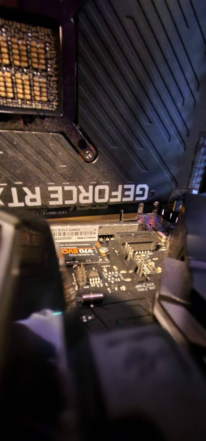 GPU stuck in motherboard - Troubleshooting - Linus Tech Tips GPU stuck in motherboard - Troubleshooting - Linus Tech Tips